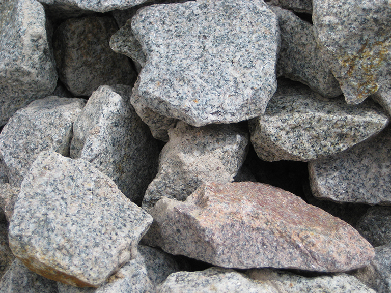 Granit Splitt Raumünzach - OTT Natursteine - Baustoffrecycling