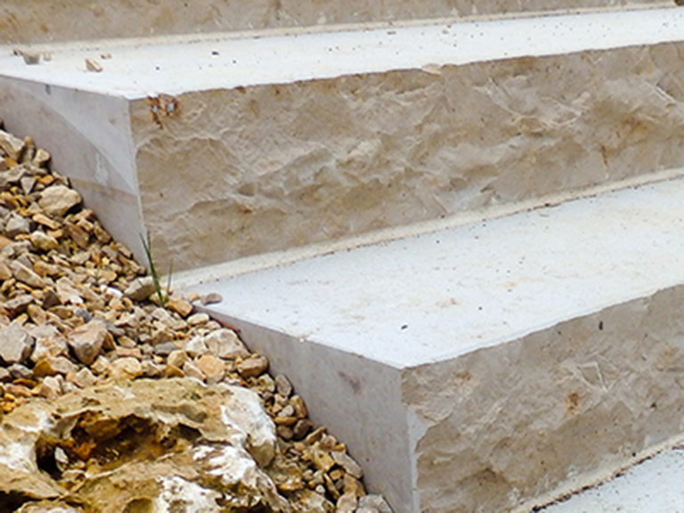 Weißjura Trittstufen gesägt - OTT Natursteine - Baustoffrecycling